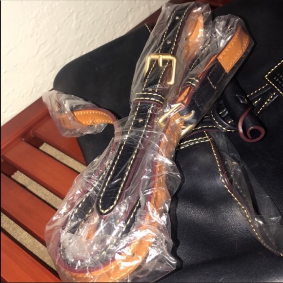 Dooney & Bourke | Bags | Db Florentine Medium Toggle Crossbody | Poshmark